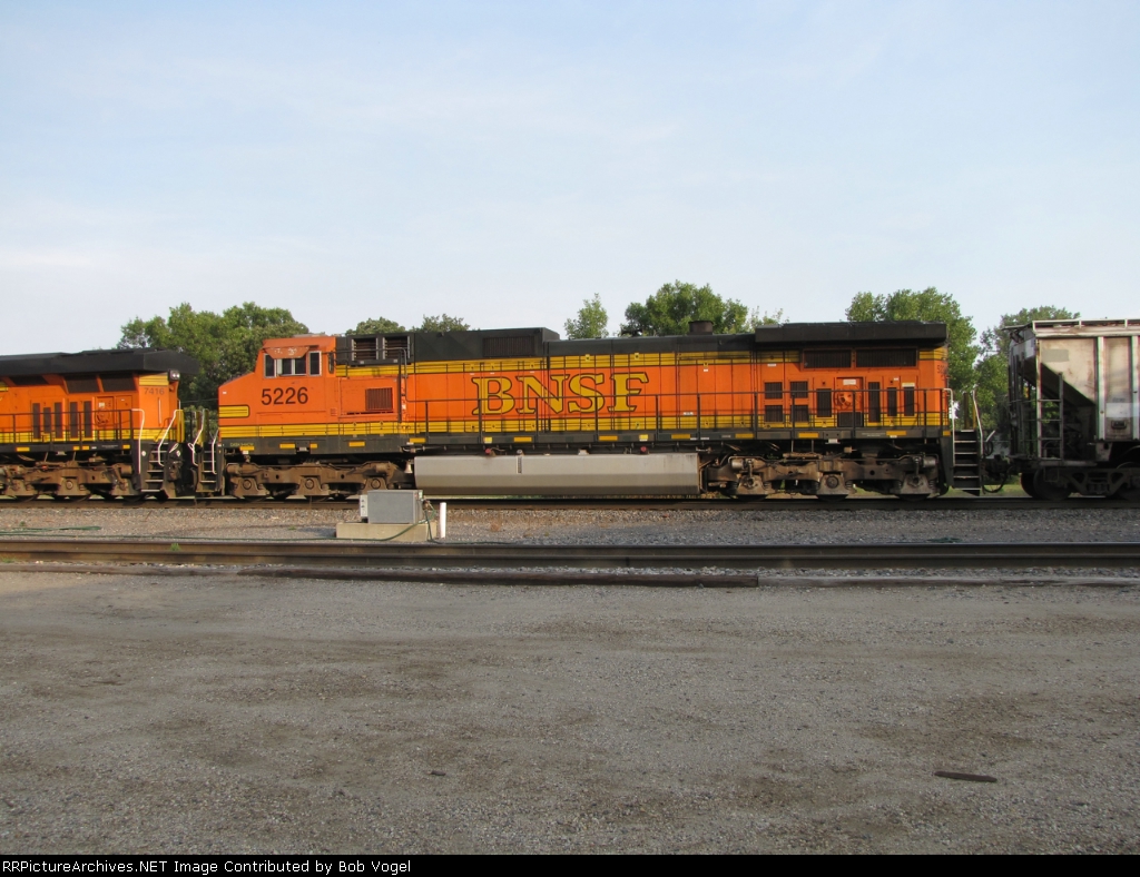 BNSF 5226